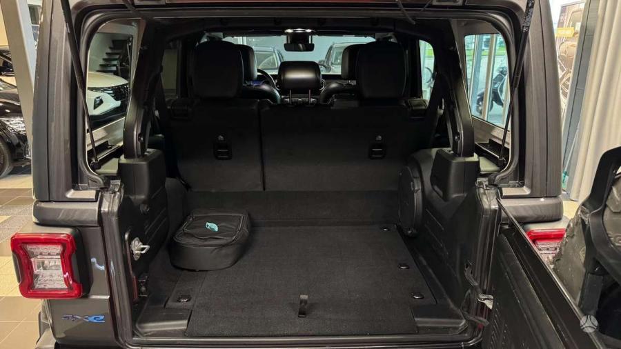 Grey Jeep Wrangler 2022 in Riga, with an engine capacity of 2.00 L and mileage of 85 thousand km for 69990 €, photo 22 on AUTOMOTO.COM.LV