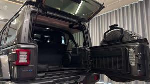 Grey Jeep Wrangler 2022 in Riga, with an engine capacity of 2.00 L and mileage of 85 thousand km for 69990 €, photo 23 on AUTOMOTO.COM.LV