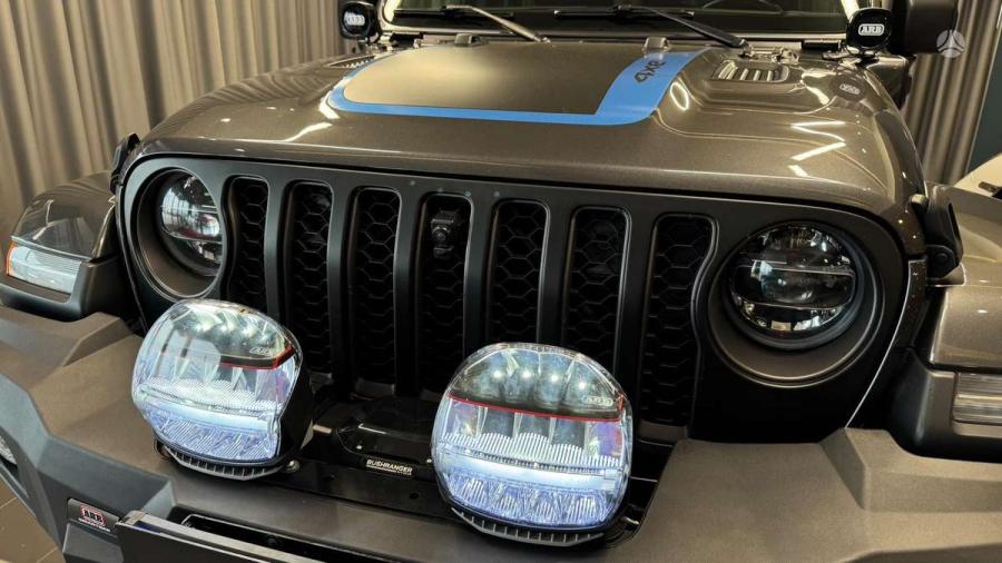 Grey Jeep Wrangler 2022 in Riga, with an engine capacity of 2.00 L and mileage of 85 thousand km for 69990 €, photo 26 on AUTOMOTO.COM.LV