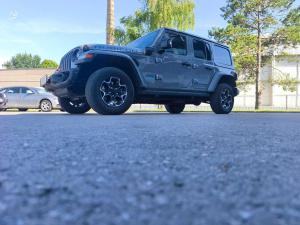 Pelēks Jeep Wrangler 2022 Kauņa, ar dzinēja tilpumu 2.00 L un nobraukumu 74 tūkst. km par 46950 €, foto  vietnē AUTOMOTO.COM.LV