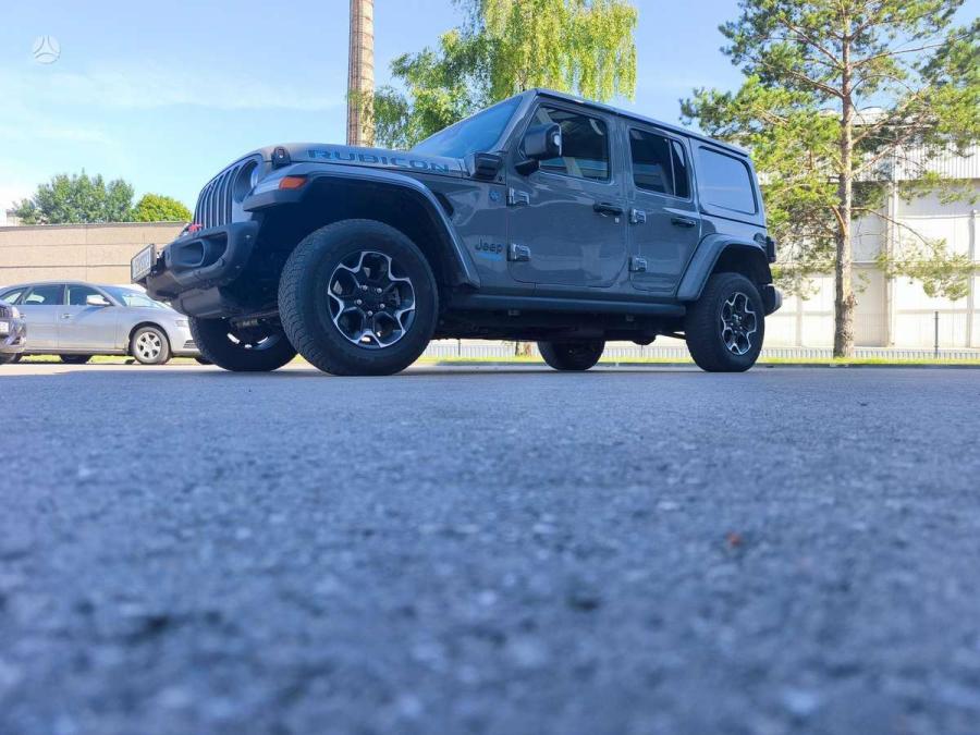 Grey Jeep Wrangler 2022 in Kaunas, with an engine capacity of 2.00 L and mileage of 74 thousand km for 46950 €, photo 1 on AUTOMOTO.COM.LV