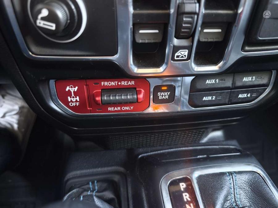 Grey Jeep Wrangler 2022 in Kaunas, with an engine capacity of 2.00 L and mileage of 74 thousand km for 46950 €, photo 13 on AUTOMOTO.COM.LV