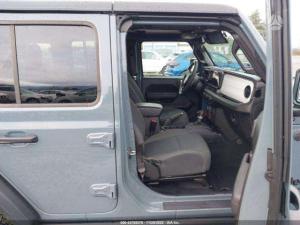 Pelēks Jeep Wrangler 2024 Klaipėda, ar dzinēja tilpumu 3.60 L un nobraukumu 9 tūkst. km par 17600 €, foto 5 vietnē AUTOMOTO.COM.LV