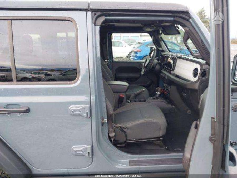 Pelēks Jeep Wrangler 2024 Klaipėda, ar dzinēja tilpumu 3.60 L un nobraukumu 9 tūkst. km par 17600 €, foto 5 vietnē AUTOMOTO.COM.LV