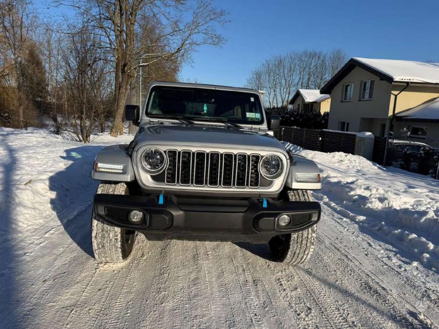 Pelēks Jeep Wrangler 2024 Kauņa, ar dzinēja tilpumu 2.00 L un nobraukumu 12 tūkst. km par 67000 €, foto 1 vietnē AUTOMOTO.COM.LV