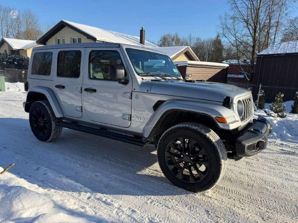 Pelēks Jeep Wrangler 2024 Kauņa, ar dzinēja tilpumu 2.00 L un nobraukumu 12 tūkst. km par 67000 €, foto 4 vietnē AUTOMOTO.COM.LV
