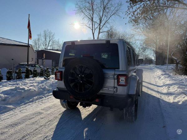 Pelēks Jeep Wrangler 2024 Kauņa, ar dzinēja tilpumu 2.00 L un nobraukumu 12 tūkst. km par 67000 €, foto 5 vietnē AUTOMOTO.COM.LV