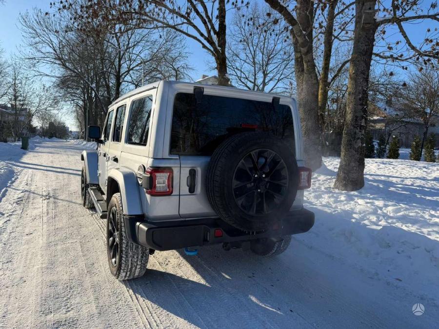 Pelēks Jeep Wrangler 2024 Kauņa, ar dzinēja tilpumu 2.00 L un nobraukumu 12 tūkst. km par 67000 €, foto 6 vietnē AUTOMOTO.COM.LV