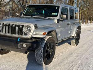 Pelēks Jeep Wrangler 2024 Kauņa, ar dzinēja tilpumu 2.00 L un nobraukumu 12 tūkst. km par 67000 €, foto 11 vietnē AUTOMOTO.COM.LV