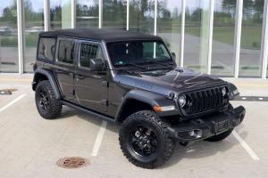Grey Jeep Wrangler 2024 in Vilnius, with an engine capacity of 3.60 L and mileage of 15 thousand km for 37999 €, photo  on AUTOMOTO.COM.LV