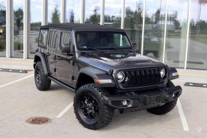 Grey Jeep Wrangler 2024 in Vilnius, with an engine capacity of 3.60 L and mileage of 15 thousand km for 37999 €, photo 3 on AUTOMOTO.COM.LV