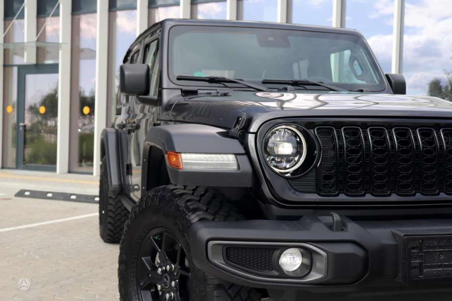 Grey Jeep Wrangler 2024 in Vilnius, with an engine capacity of 3.60 L and mileage of 15 thousand km for 37999 €, photo 6 on AUTOMOTO.COM.LV