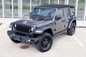 Grey Jeep Wrangler 2024 in Vilnius, with an engine capacity of 3.60 L and mileage of 15 thousand km for 37999 €, photo 7 on AUTOMOTO.COM.LV