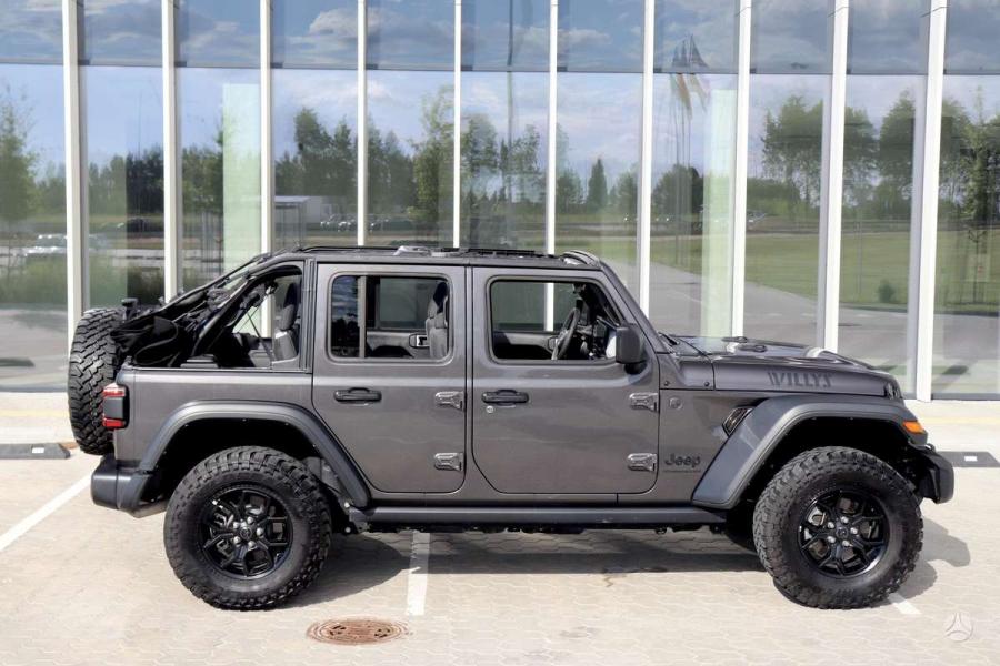 Grey Jeep Wrangler 2024 in Vilnius, with an engine capacity of 3.60 L and mileage of 15 thousand km for 37999 €, photo 12 on AUTOMOTO.COM.LV