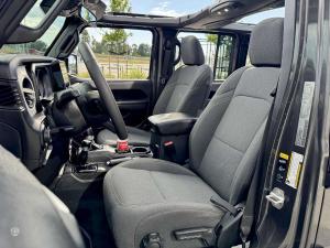 Grey Jeep Wrangler 2024 in Vilnius, with an engine capacity of 3.60 L and mileage of 15 thousand km for 37999 €, photo 18 on AUTOMOTO.COM.LV