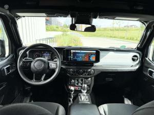 Grey Jeep Wrangler 2024 in Vilnius, with an engine capacity of 3.60 L and mileage of 15 thousand km for 37999 €, photo 21 on AUTOMOTO.COM.LV