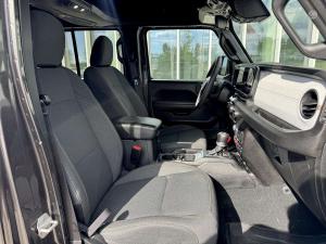 Grey Jeep Wrangler 2024 in Vilnius, with an engine capacity of 3.60 L and mileage of 15 thousand km for 37999 €, photo 24 on AUTOMOTO.COM.LV