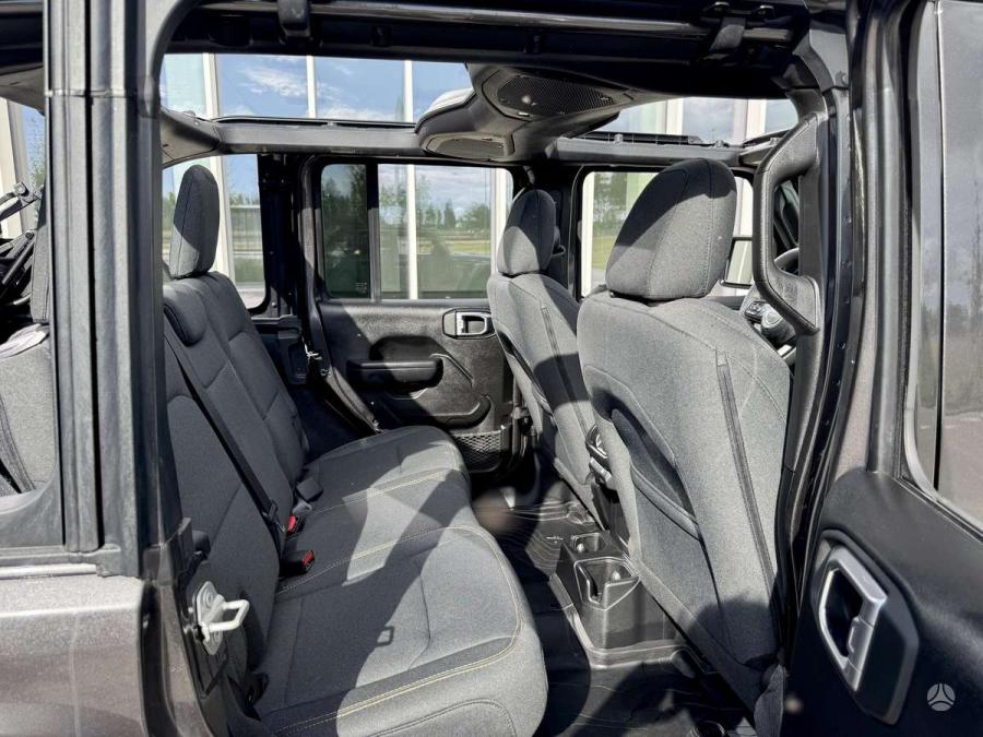 Grey Jeep Wrangler 2024 in Vilnius, with an engine capacity of 3.60 L and mileage of 15 thousand km for 37999 €, photo 26 on AUTOMOTO.COM.LV