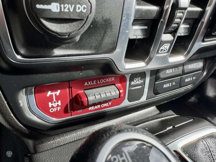 Grey Jeep Wrangler 2024 in Vilnius, with an engine capacity of 3.60 L and mileage of 15 thousand km for 37999 €, photo 29 on AUTOMOTO.COM.LV