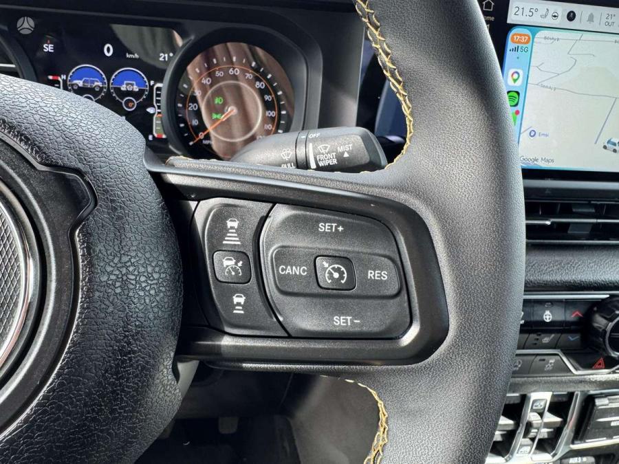 Grey Jeep Wrangler 2024 in Vilnius, with an engine capacity of 3.60 L and mileage of 15 thousand km for 37999 €, photo 33 on AUTOMOTO.COM.LV
