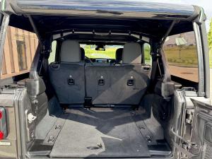 Grey Jeep Wrangler 2024 in Vilnius, with an engine capacity of 3.60 L and mileage of 15 thousand km for 37999 €, photo 35 on AUTOMOTO.COM.LV