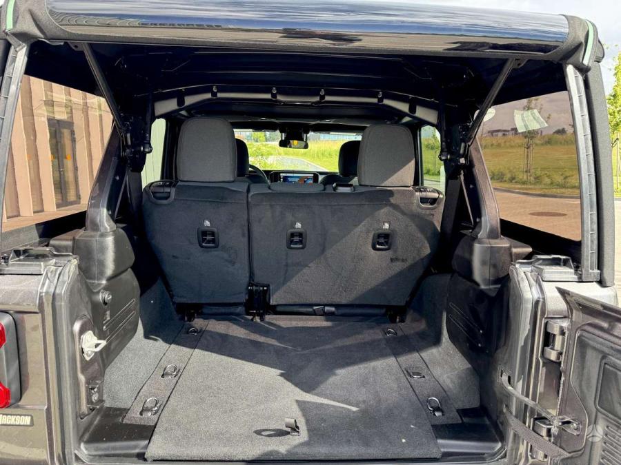 Grey Jeep Wrangler 2024 in Vilnius, with an engine capacity of 3.60 L and mileage of 15 thousand km for 37999 €, photo 35 on AUTOMOTO.COM.LV