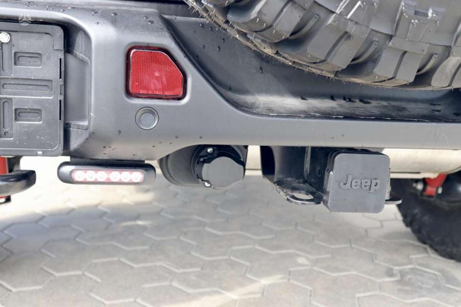 Grey Jeep Wrangler 2024 in Vilnius, with an engine capacity of 3.60 L and mileage of 15 thousand km for 37999 €, photo 40 on AUTOMOTO.COM.LV