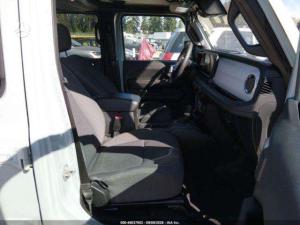 Pelēks Jeep Wrangler 2024 Klaipėda, ar dzinēja tilpumu 2.00 L un nobraukumu 72 tūkst. km par 19500 €, foto 6 vietnē AUTOMOTO.COM.LV