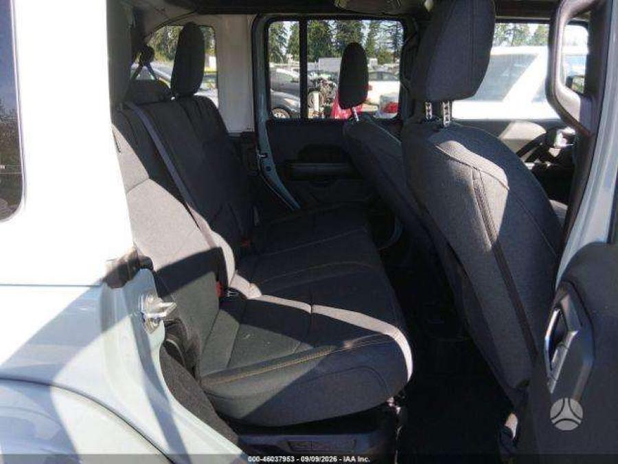 Pelēks Jeep Wrangler 2024 Klaipėda, ar dzinēja tilpumu 2.00 L un nobraukumu 72 tūkst. km par 19500 €, foto 9 vietnē AUTOMOTO.COM.LV