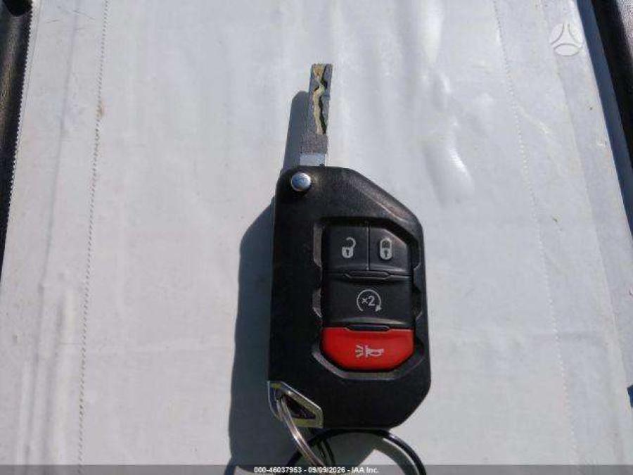 Pelēks Jeep Wrangler 2024 Klaipėda, ar dzinēja tilpumu 2.00 L un nobraukumu 72 tūkst. km par 19500 €, foto 12 vietnē AUTOMOTO.COM.LV