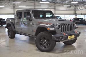 Pelēks Jeep Wrangler 2021 Rīga, ar dzinēja tilpumu 3.60 L un nobraukumu 55 tūkst. km par 39900 €, foto  vietnē AUTOMOTO.COM.LV