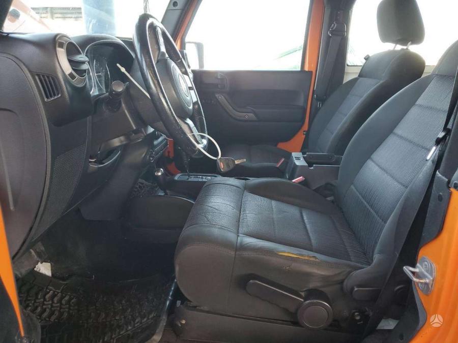 Orange Jeep Wrangler 2012 in Klaipeda, with an engine capacity of 3.60 L and mileage of 185 thousand km for 12200 €, photo 7 on AUTOMOTO.COM.LV