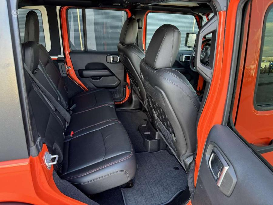 Orange Jeep Wrangler 2019 in Vilnius, with an engine capacity of 2.20 L and mileage of 119 thousand km for 34950 €, photo 9 on AUTOMOTO.COM.LV