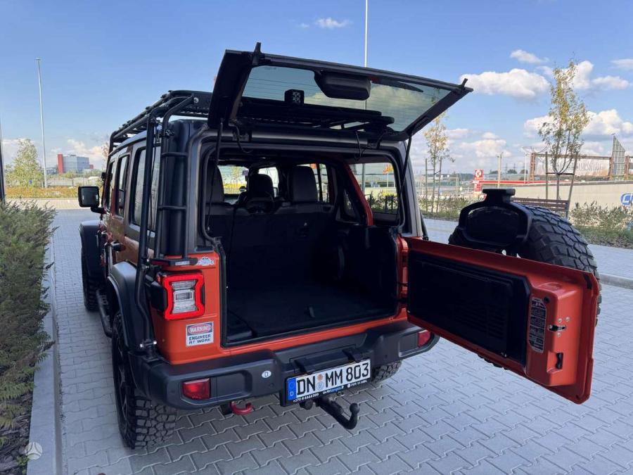Orange Jeep Wrangler 2019 in Vilnius, with an engine capacity of 2.20 L and mileage of 119 thousand km for 34950 €, photo 19 on AUTOMOTO.COM.LV
