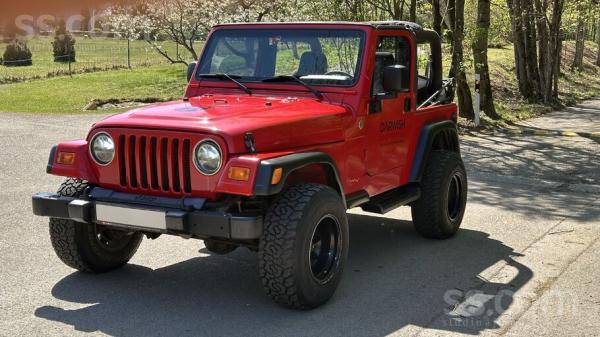 Red Jeep Wrangler 2005 in Riga, with an engine capacity of 4.00 L and mileage of 121 thousand km for 10500 €, photo 1 on AUTOMOTO.COM.LV
