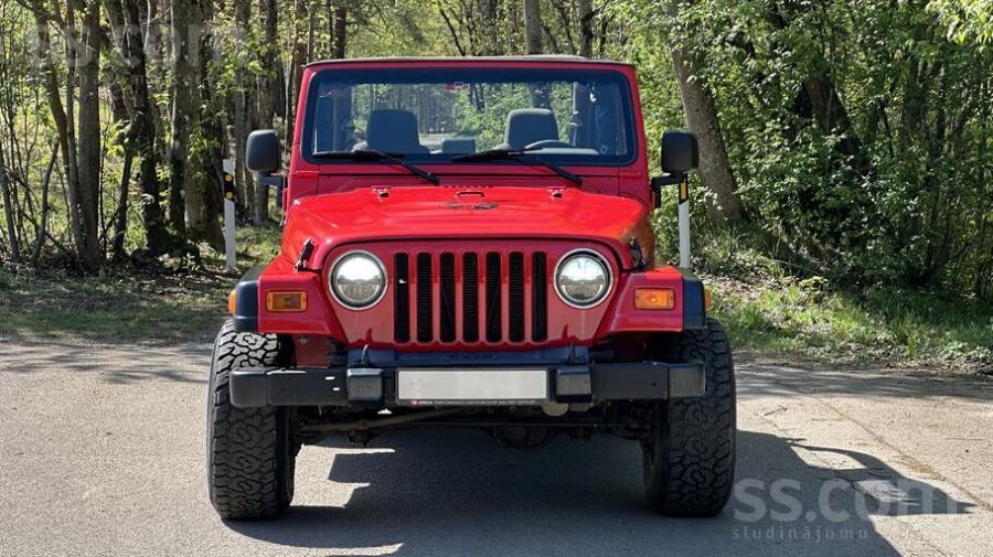 Red Jeep Wrangler 2005 in Riga, with an engine capacity of 4.00 L and mileage of 121 thousand km for 10500 €, photo 3 on AUTOMOTO.COM.LV
