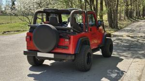 Red Jeep Wrangler 2005 in Riga, with an engine capacity of 4.00 L and mileage of 121 thousand km for 10500 €, photo 5 on AUTOMOTO.COM.LV
