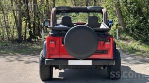Red Jeep Wrangler 2005 in Riga, with an engine capacity of 4.00 L and mileage of 121 thousand km for 10500 €, photo 6 on AUTOMOTO.COM.LV