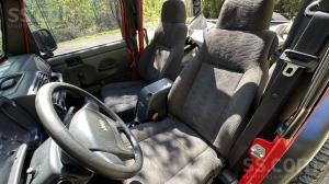 Red Jeep Wrangler 2005 in Riga, with an engine capacity of 4.00 L and mileage of 121 thousand km for 10500 €, photo 9 on AUTOMOTO.COM.LV