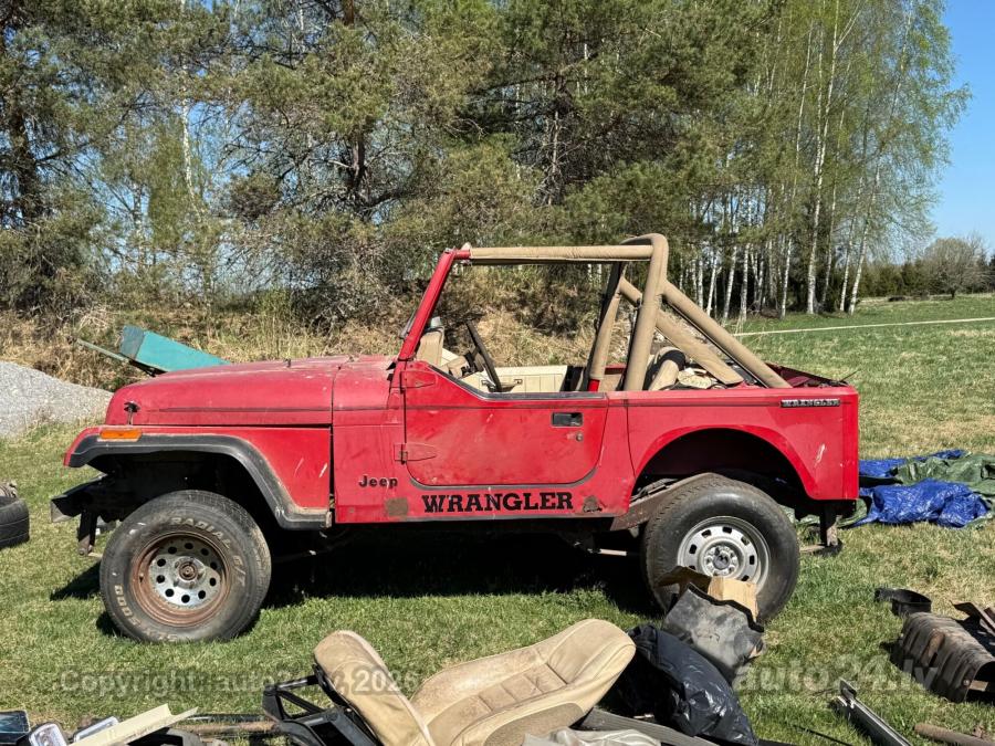 Sarkans Jeep Wrangler 1990 Tallina, ar dzinēja tilpumu 4.20 L un nobraukumu 115 tūkst. km par 3300 €, foto 3 vietnē AUTOMOTO.COM.LV