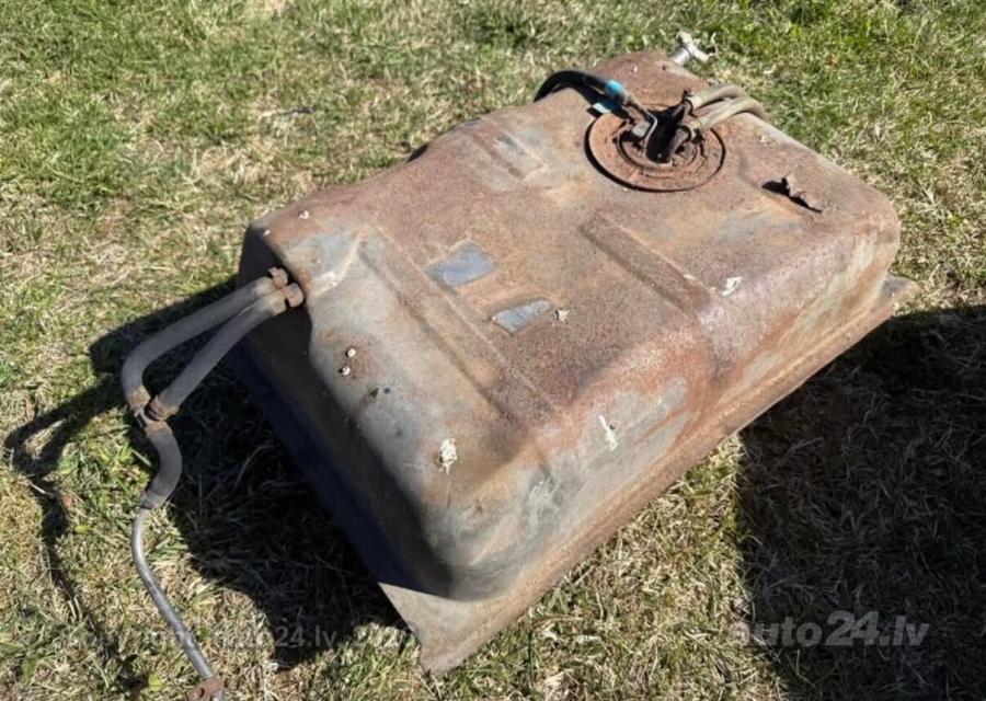 Sarkans Jeep Wrangler 1990 Tallina, ar dzinēja tilpumu 4.20 L un nobraukumu 115 tūkst. km par 3300 €, foto 12 vietnē AUTOMOTO.COM.LV