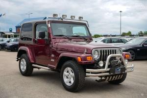 Sarkans Jeep Wrangler 2003 Marijampole, ar dzinēja tilpumu 4.00 L un nobraukumu 22 tūkst. km par 18850 €, foto  vietnē AUTOMOTO.COM.LV