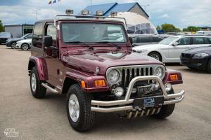 Sarkans Jeep Wrangler 2003 Marijampole, ar dzinēja tilpumu 4.00 L un nobraukumu 22 tūkst. km par 18850 €, foto 3 vietnē AUTOMOTO.COM.LV