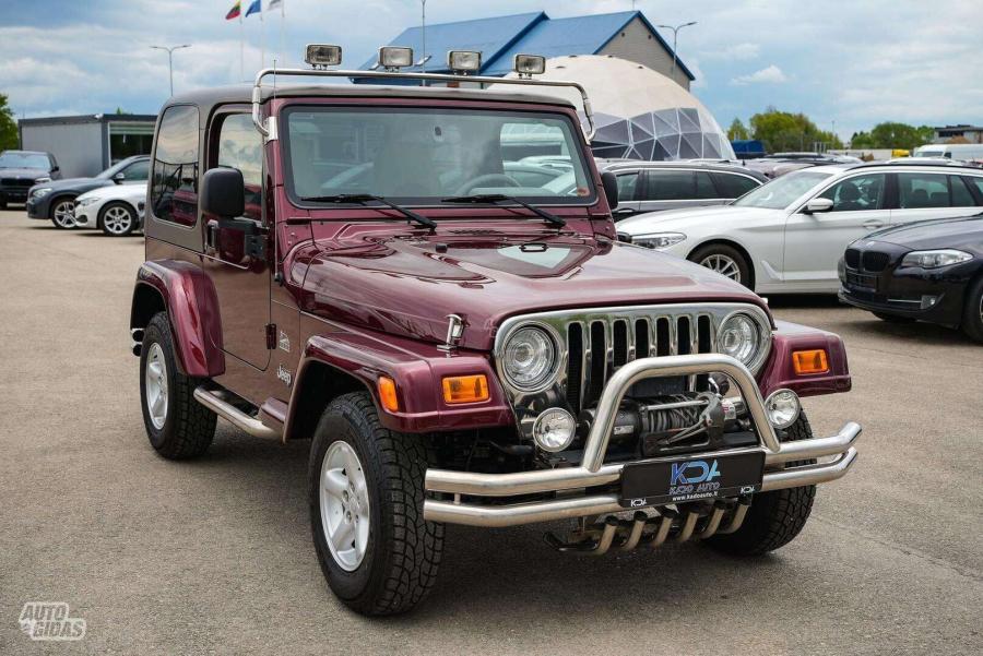 Sarkans Jeep Wrangler 2003 Marijampole, ar dzinēja tilpumu 4.00 L un nobraukumu 22 tūkst. km par 18850 €, foto 3 vietnē AUTOMOTO.COM.LV