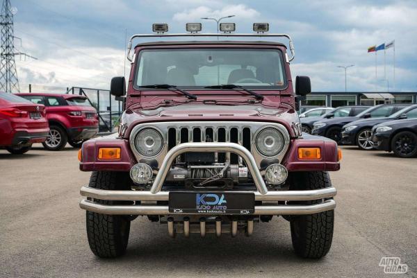 Sarkans Jeep Wrangler 2003 Marijampole, ar dzinēja tilpumu 4.00 L un nobraukumu 22 tūkst. km par 18850 €, foto 3 vietnē AUTOMOTO.COM.LV