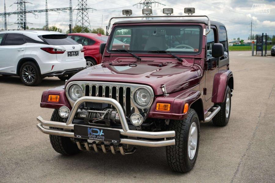 Sarkans Jeep Wrangler 2003 Marijampole, ar dzinēja tilpumu 4.00 L un nobraukumu 22 tūkst. km par 18850 €, foto 5 vietnē AUTOMOTO.COM.LV