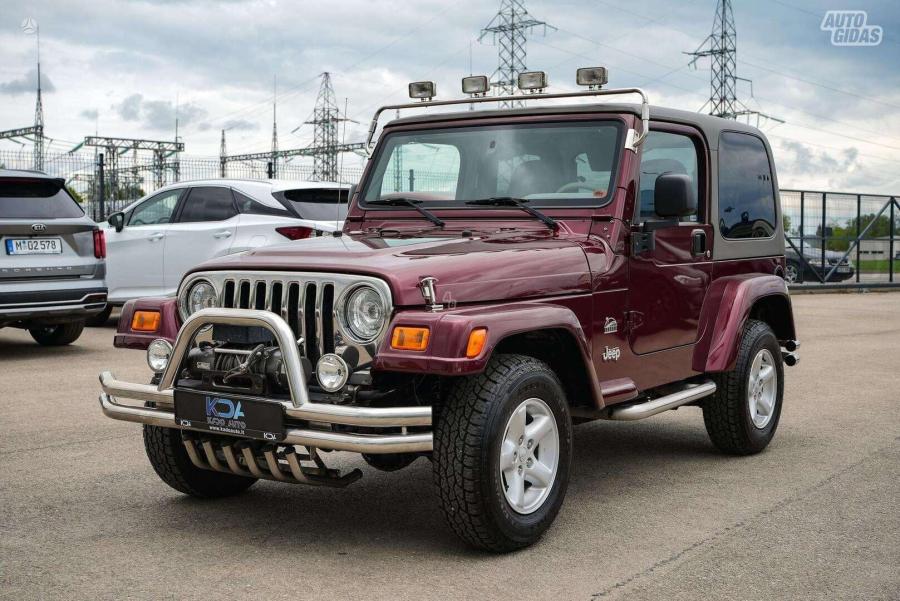 Sarkans Jeep Wrangler 2003 Marijampole, ar dzinēja tilpumu 4.00 L un nobraukumu 22 tūkst. km par 18850 €, foto 6 vietnē AUTOMOTO.COM.LV
