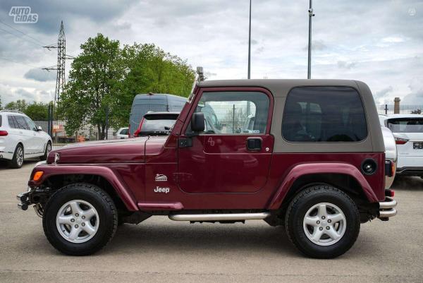 Sarkans Jeep Wrangler 2003 Marijampole, ar dzinēja tilpumu 4.00 L un nobraukumu 22 tūkst. km par 18850 €, foto 6 vietnē AUTOMOTO.COM.LV