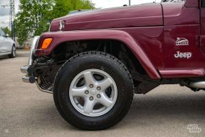 Sarkans Jeep Wrangler 2003 Marijampole, ar dzinēja tilpumu 4.00 L un nobraukumu 22 tūkst. km par 18850 €, foto 8 vietnē AUTOMOTO.COM.LV