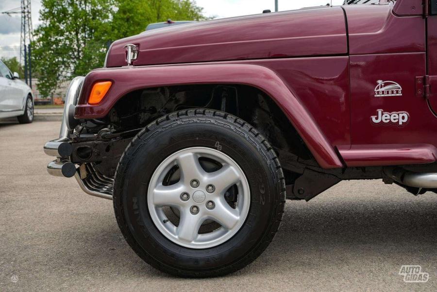Sarkans Jeep Wrangler 2003 Marijampole, ar dzinēja tilpumu 4.00 L un nobraukumu 22 tūkst. km par 18850 €, foto 8 vietnē AUTOMOTO.COM.LV